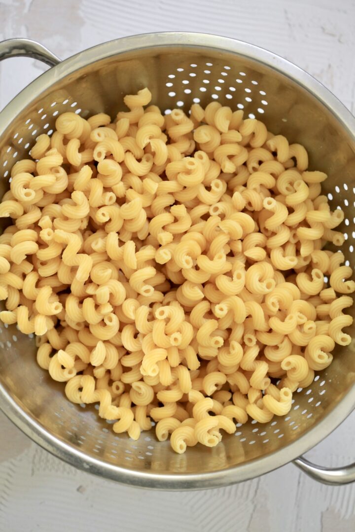 Quick Creamy Roasted Red Pepper Pasta (No Cream!) - Hummusapien