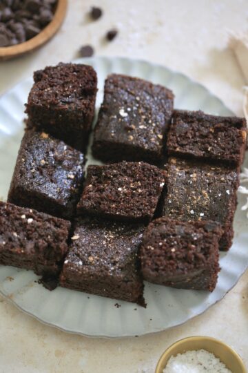 Fudgy Healthy Chocolate Cake (1 bowl!) - Hummusapien